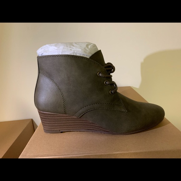 Melrose Ave | Shoes | Melrose Ave Vegan Suede Lace Up Wedge Heel Bootie ...